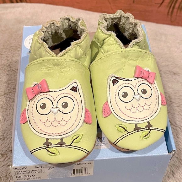 Robeez | Shoes | Robeez Pastel Green Owl Shoes 62 Months | Poshmark